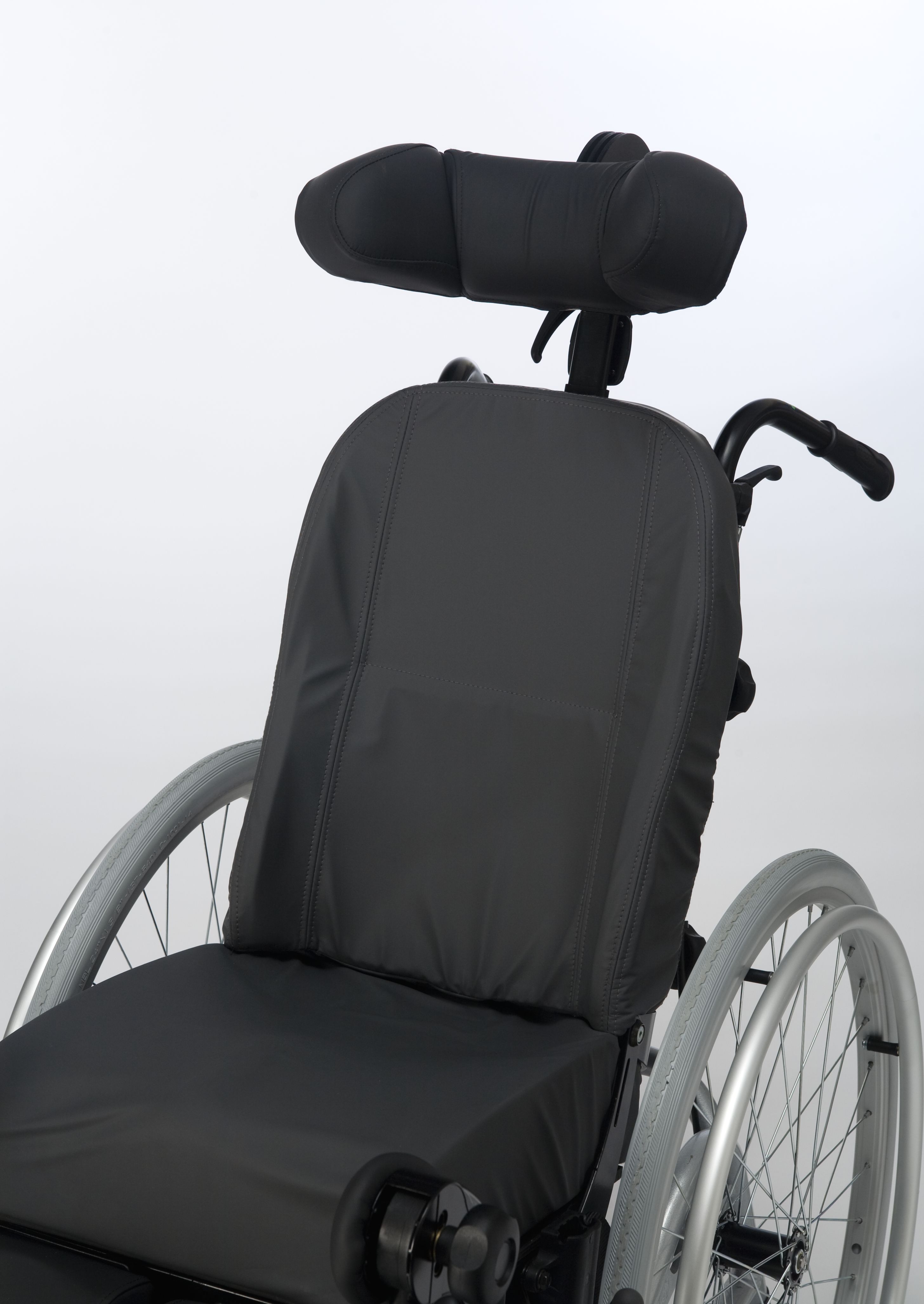 Azalea Minor passive wheelchair – Invacare REA